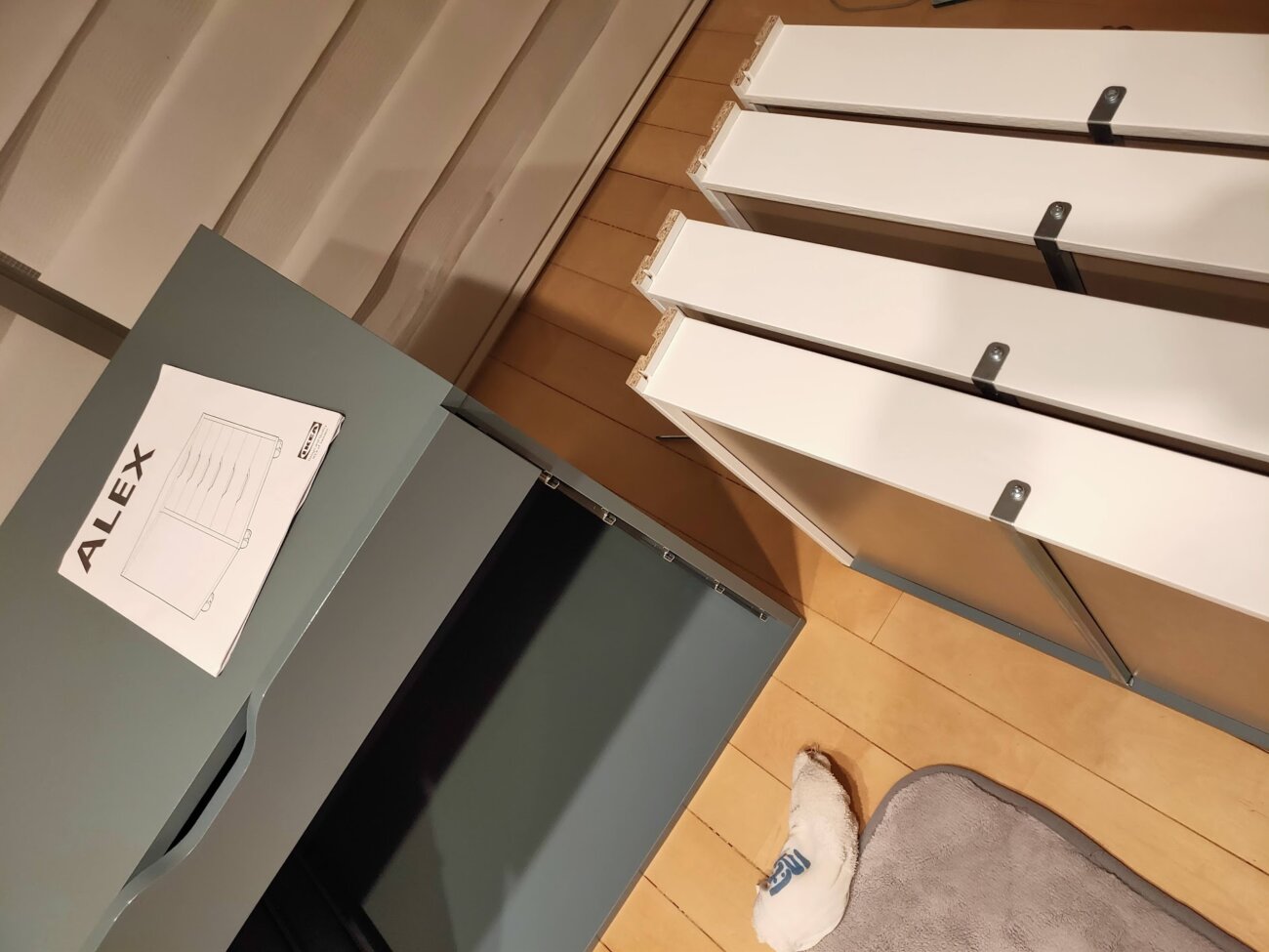 これは使える！机DIYに最適なIKEAのアレックス（ALEX）を組み立てみた 簡単だけど間違うと面倒 | てきとーる.com