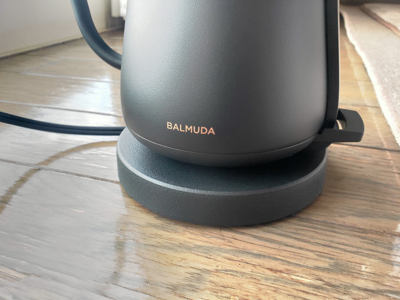 【購入レビュー】バルミューダポット あるだけでおしゃれな空間になる欠点ほぼ無しのストレスフリー電気ケトル BALMUDA The Pot | てきとーる.com